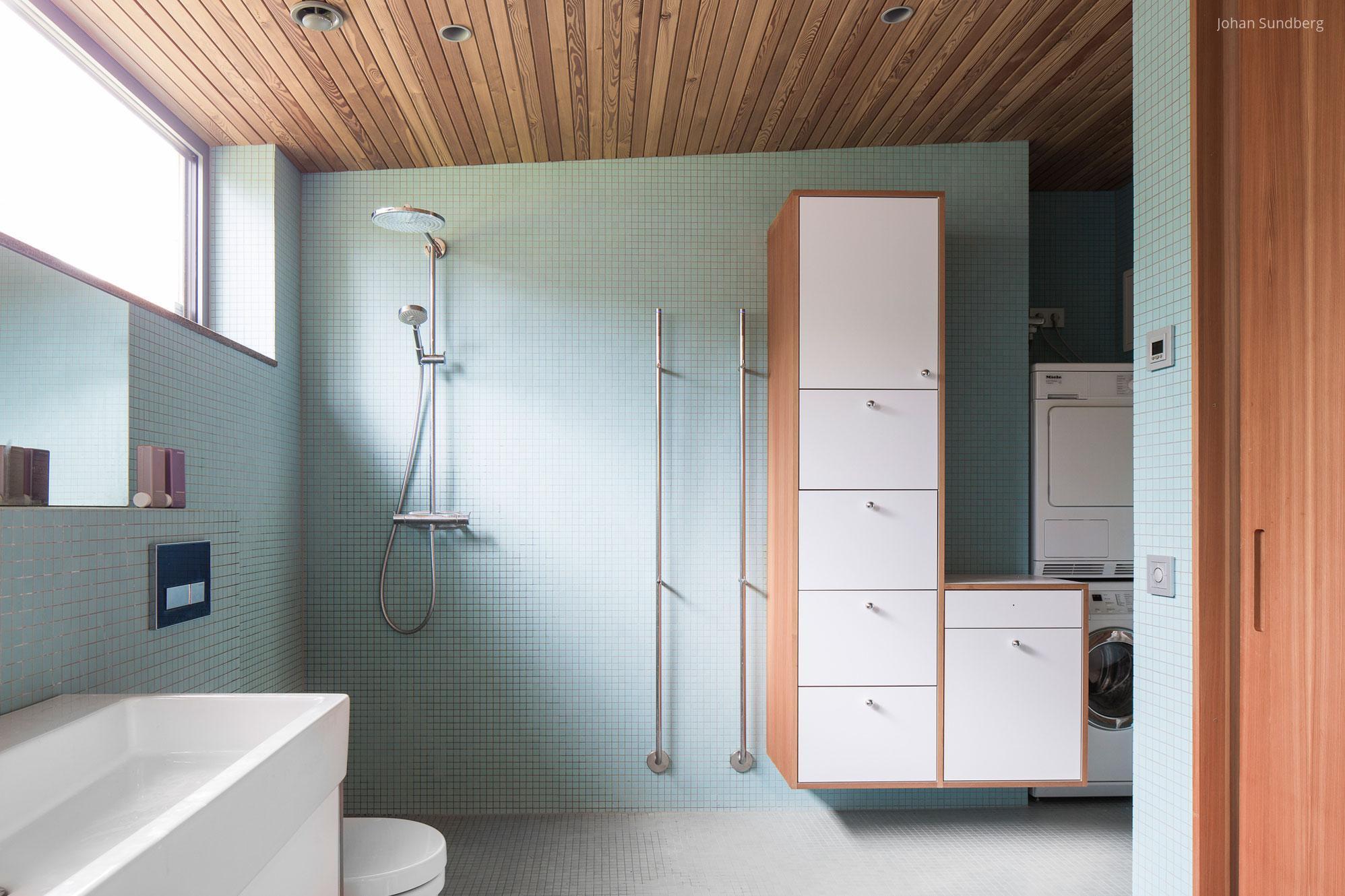 Fehér kék csempe a fürdőben - HOMEINFO.hu